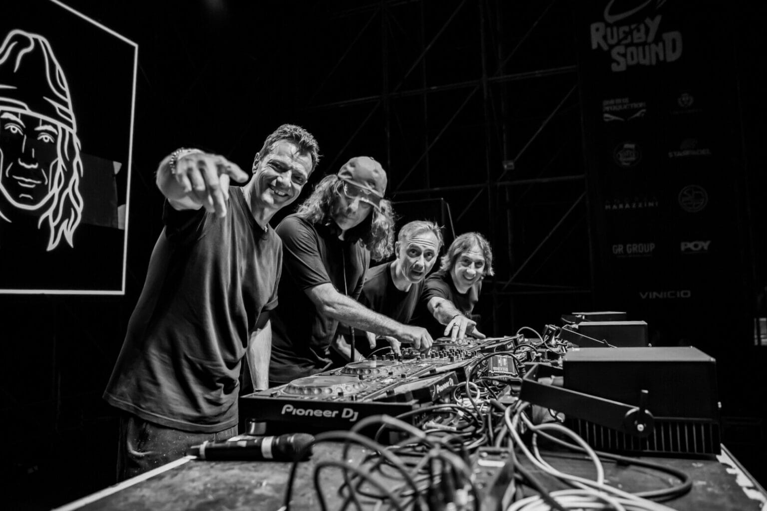 Acquista i biglietti di Deejay Time su TicketSms.